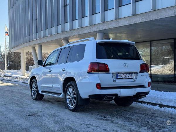 White Lexus LX 570 2011 in Vilnius, with an engine capacity of 5.66 L and mileage of 175 thousand km for 32000 €, photo 4 on AUTOMOTO.COM.LV