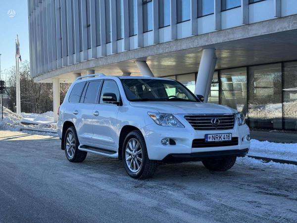 White Lexus LX 570 2011 in Vilnius, with an engine capacity of 5.66 L and mileage of 175 thousand km for 32000 €, photo 7 on AUTOMOTO.COM.LV
