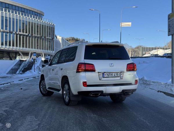 White Lexus LX 570 2011 in Vilnius, with an engine capacity of 5.66 L and mileage of 175 thousand km for 32000 €, photo 8 on AUTOMOTO.COM.LV