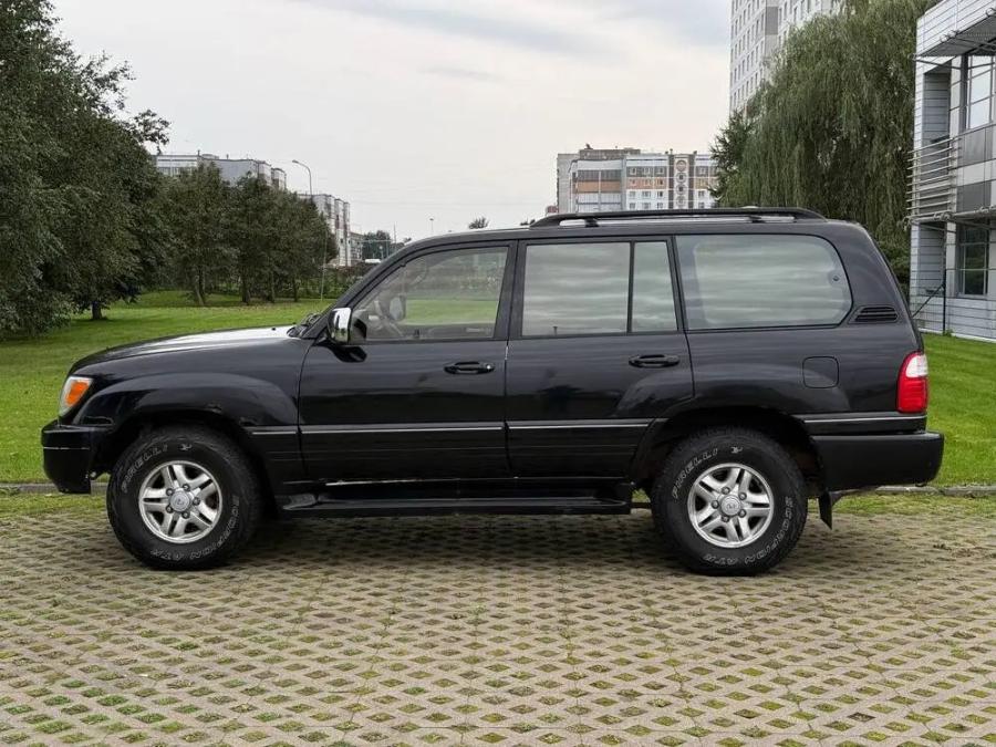 Black Lexus LX 1999 in Riga, with an engine capacity of 4.70 L and mileage of 134 thousand km for 4890 €, photo 3 on AUTOMOTO.COM.LV