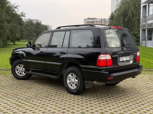 Black Lexus LX 1999 in Riga, with an engine capacity of 4.70 L and mileage of 134 thousand km for 4890 €, photo 3 on AUTOMOTO.COM.LV