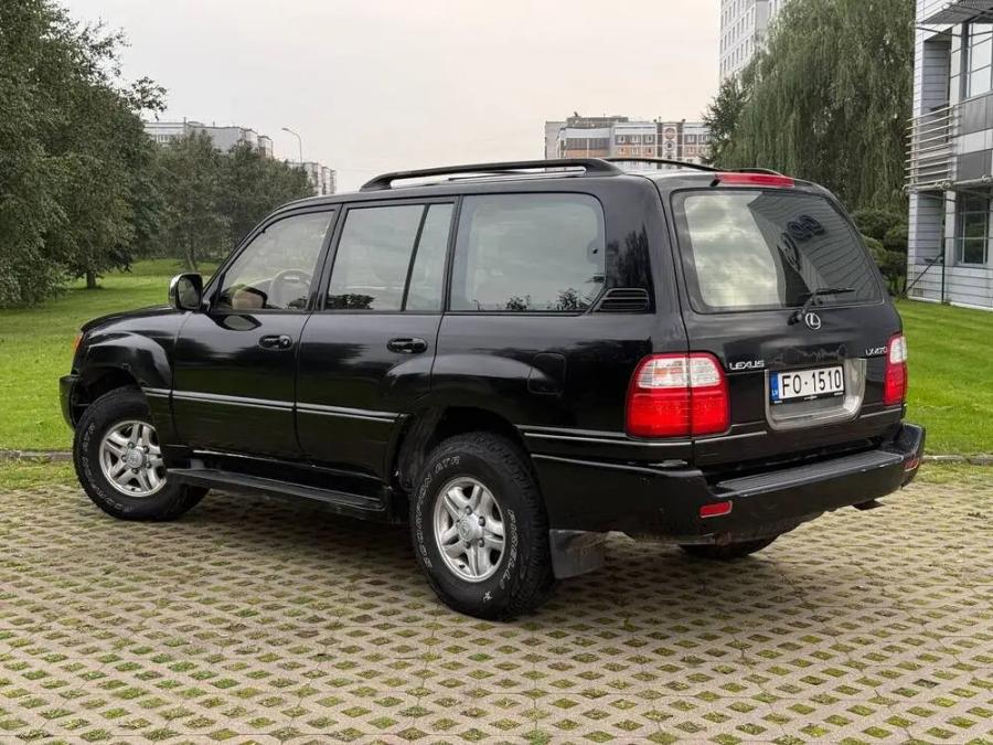 Black Lexus LX 1999 in Riga, with an engine capacity of 4.70 L and mileage of 134 thousand km for 4890 €, photo 4 on AUTOMOTO.COM.LV