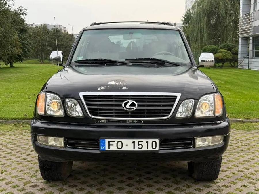 Black Lexus LX 1999 in Riga, with an engine capacity of 4.70 L and mileage of 134 thousand km for 4890 €, photo 9 on AUTOMOTO.COM.LV