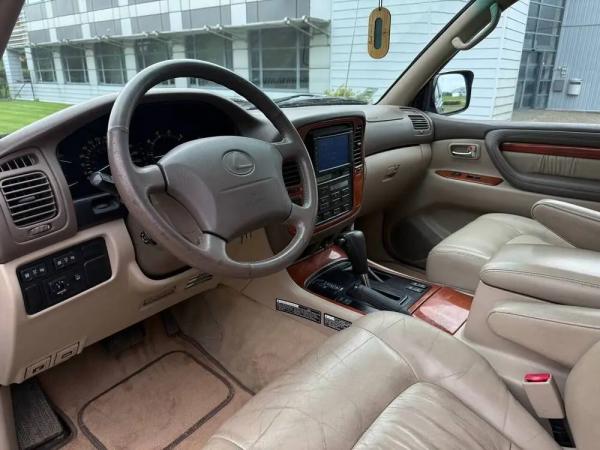 Black Lexus LX 1999 in Riga, with an engine capacity of 4.70 L and mileage of 134 thousand km for 4890 €, photo 10 on AUTOMOTO.COM.LV
