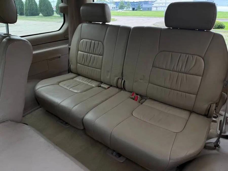 Black Lexus LX 1999 in Riga, with an engine capacity of 4.70 L and mileage of 134 thousand km for 4890 €, photo 17 on AUTOMOTO.COM.LV