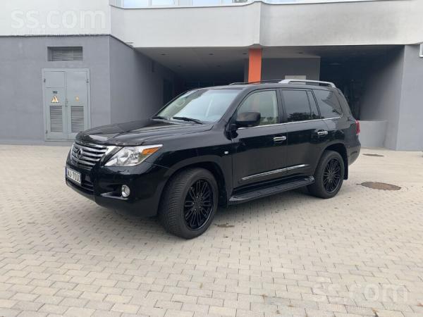 Black Lexus LX 2009 in Riga, with an engine capacity of 5.70 L and mileage of 15 thousand km for 29495 €, photo 2 on AUTOMOTO.COM.LV