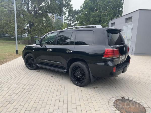 Black Lexus LX 2009 in Riga, with an engine capacity of 5.70 L and mileage of 15 thousand km for 29495 €, photo 3 on AUTOMOTO.COM.LV