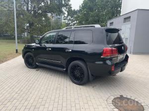 Black Lexus LX 2009 in Riga, with an engine capacity of 5.70 L and mileage of 15 thousand km for 29495 €, photo 4 on AUTOMOTO.COM.LV