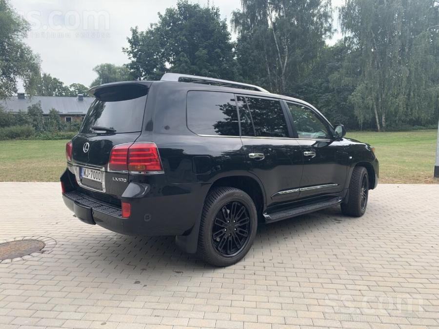 Black Lexus LX 2009 in Riga, with an engine capacity of 5.70 L and mileage of 15 thousand km for 29495 €, photo 5 on AUTOMOTO.COM.LV