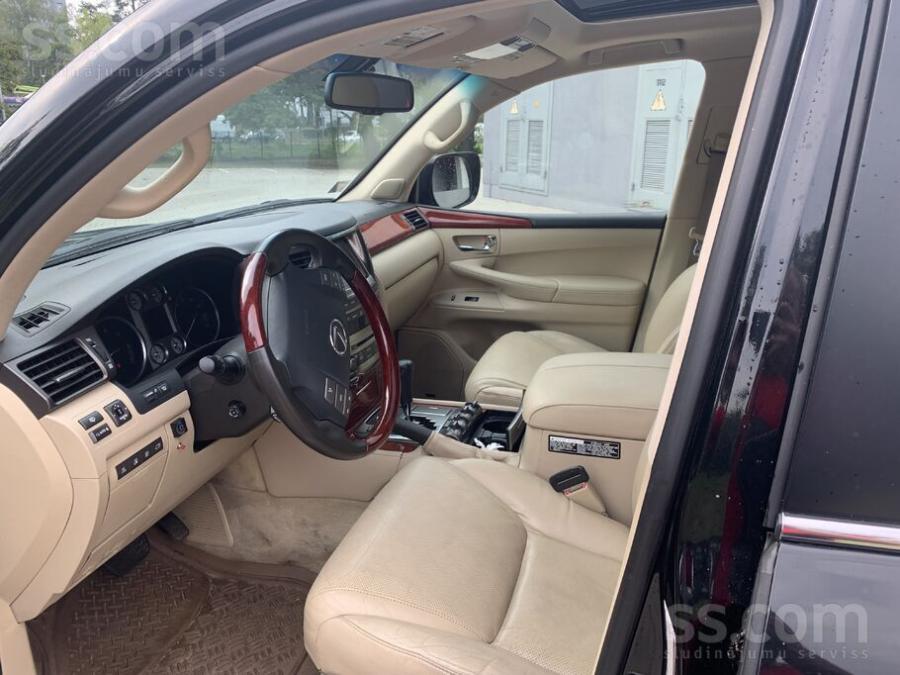 Black Lexus LX 2009 in Riga, with an engine capacity of 5.70 L and mileage of 15 thousand km for 29495 €, photo 7 on AUTOMOTO.COM.LV