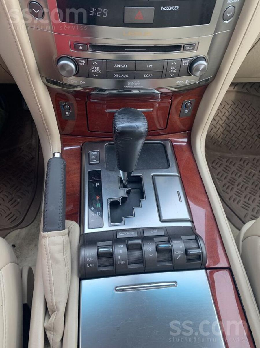 Black Lexus LX 2009 in Riga, with an engine capacity of 5.70 L and mileage of 15 thousand km for 29495 €, photo 10 on AUTOMOTO.COM.LV