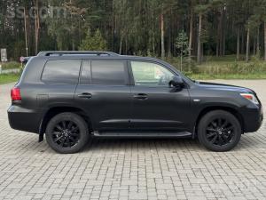Black Lexus LX 2011 in Riga, with an engine capacity of 5.70 L and mileage of 76 thousand km for 33000 €, photo 5 on AUTOMOTO.COM.LV