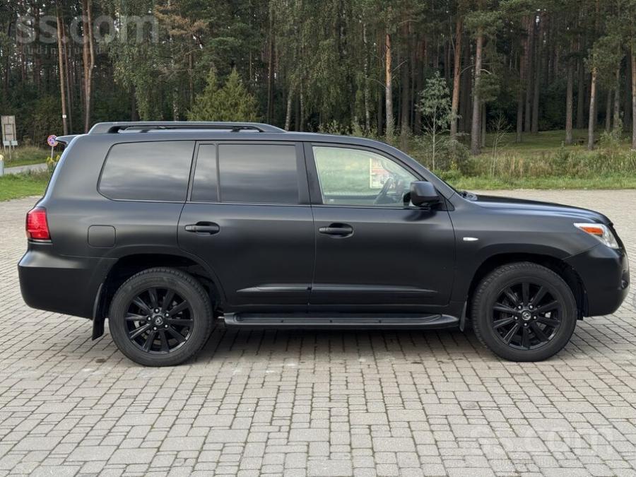 Black Lexus LX 2011 in Riga, with an engine capacity of 5.70 L and mileage of 76 thousand km for 33000 €, photo 5 on AUTOMOTO.COM.LV