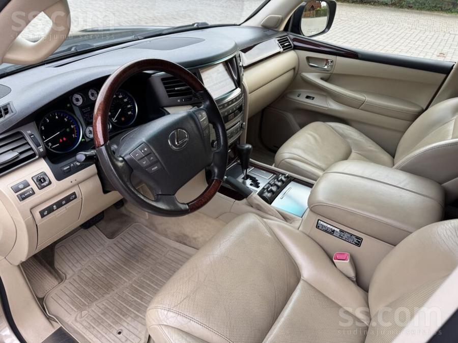 Black Lexus LX 2011 in Riga, with an engine capacity of 5.70 L and mileage of 76 thousand km for 33000 €, photo 10 on AUTOMOTO.COM.LV