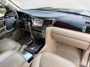Black Lexus LX 2011 in Riga, with an engine capacity of 5.70 L and mileage of 76 thousand km for 33000 €, photo 11 on AUTOMOTO.COM.LV