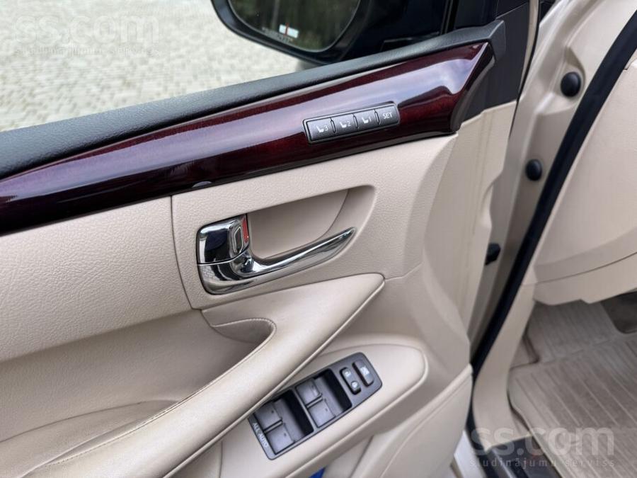 Black Lexus LX 2011 in Riga, with an engine capacity of 5.70 L and mileage of 76 thousand km for 33000 €, photo 19 on AUTOMOTO.COM.LV