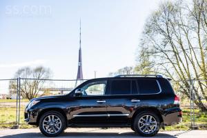 Black Lexus LX 2012 in Riga, with an engine capacity of 5.70 L and mileage of 200 thousand km for 36000 €, photo 5 on AUTOMOTO.COM.LV