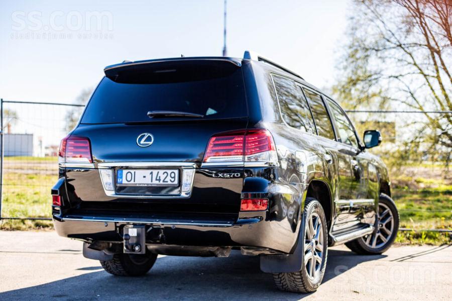 Black Lexus LX 2012 in Riga, with an engine capacity of 5.70 L and mileage of 200 thousand km for 36000 €, photo 8 on AUTOMOTO.COM.LV