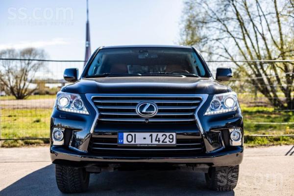 Black Lexus LX 2012 in Riga, with an engine capacity of 5.70 L and mileage of 200 thousand km for 36000 €, photo 3 on AUTOMOTO.COM.LV