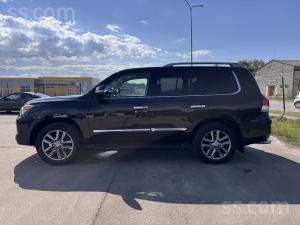 Black Lexus LX 2013 in Riga, with an engine capacity of 5.70 L and mileage of 0 thousand km for 30500 €, photo 4 on AUTOMOTO.COM.LV