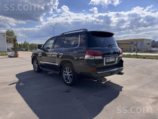 Black Lexus LX 2013 in Riga, with an engine capacity of 5.70 L and mileage of 0 thousand km for 30500 €, photo 4 on AUTOMOTO.COM.LV
