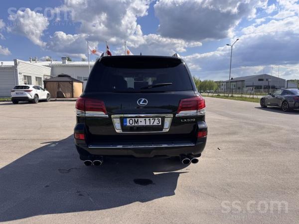 Black Lexus LX 2013 in Riga, with an engine capacity of 5.70 L and mileage of 0 thousand km for 30500 €, photo 5 on AUTOMOTO.COM.LV