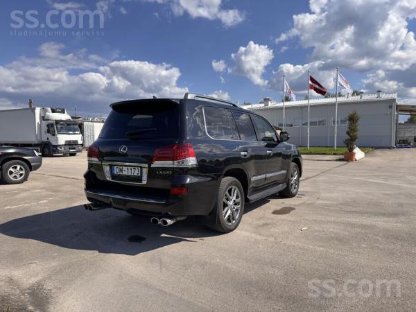 Black Lexus LX 2013 in Riga, with an engine capacity of 5.70 L and mileage of 0 thousand km for 30500 €, photo 6 on AUTOMOTO.COM.LV