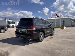 Black Lexus LX 2013 in Riga, with an engine capacity of 5.70 L and mileage of 0 thousand km for 30500 €, photo 7 on AUTOMOTO.COM.LV