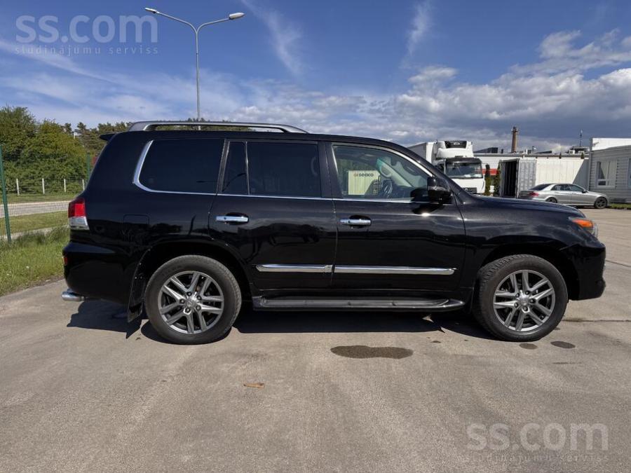 Black Lexus LX 2013 in Riga, with an engine capacity of 5.70 L and mileage of 0 thousand km for 30500 €, photo 8 on AUTOMOTO.COM.LV