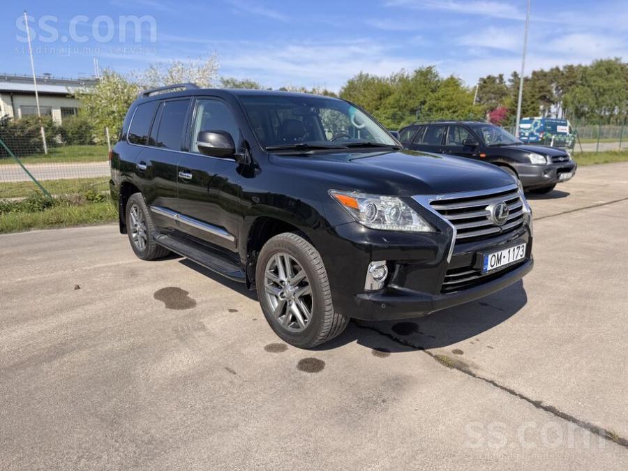 Black Lexus LX 2013 in Riga, with an engine capacity of 5.70 L and mileage of 0 thousand km for 30500 €, photo 9 on AUTOMOTO.COM.LV