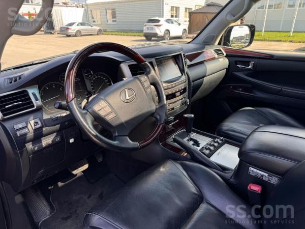 Black Lexus LX 2013 in Riga, with an engine capacity of 5.70 L and mileage of 0 thousand km for 30500 €, photo 9 on AUTOMOTO.COM.LV