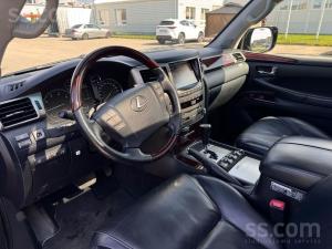 Black Lexus LX 2013 in Riga, with an engine capacity of 5.70 L and mileage of 0 thousand km for 30500 €, photo 10 on AUTOMOTO.COM.LV