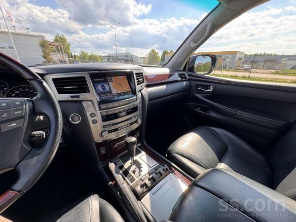 Black Lexus LX 2013 in Riga, with an engine capacity of 5.70 L and mileage of 0 thousand km for 30500 €, photo 10 on AUTOMOTO.COM.LV