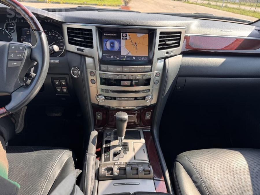 Black Lexus LX 2013 in Riga, with an engine capacity of 5.70 L and mileage of 0 thousand km for 30500 €, photo 12 on AUTOMOTO.COM.LV