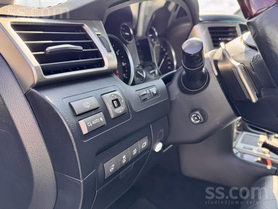 Black Lexus LX 2013 in Riga, with an engine capacity of 5.70 L and mileage of 0 thousand km for 30500 €, photo 14 on AUTOMOTO.COM.LV