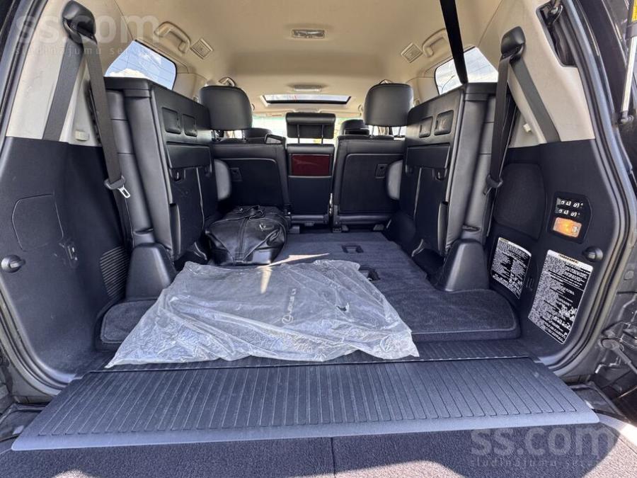 Black Lexus LX 2013 in Riga, with an engine capacity of 5.70 L and mileage of 0 thousand km for 30500 €, photo 19 on AUTOMOTO.COM.LV