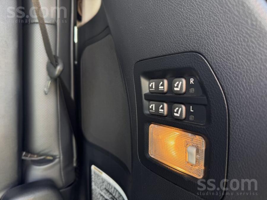 Black Lexus LX 2013 in Riga, with an engine capacity of 5.70 L and mileage of 0 thousand km for 30500 €, photo 21 on AUTOMOTO.COM.LV