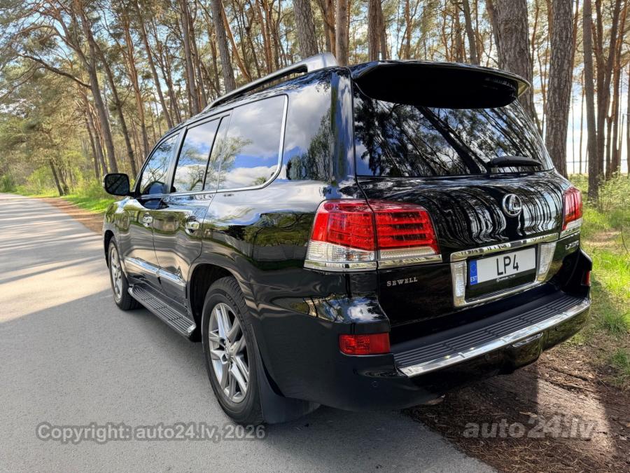 Черный Лексус ЛХ 2014 в Таллин, объемом двигателя 5.70 л и пробегом 165 тыс. км за 48000 €, фото 5 на AUTOMOTO.COM.LV