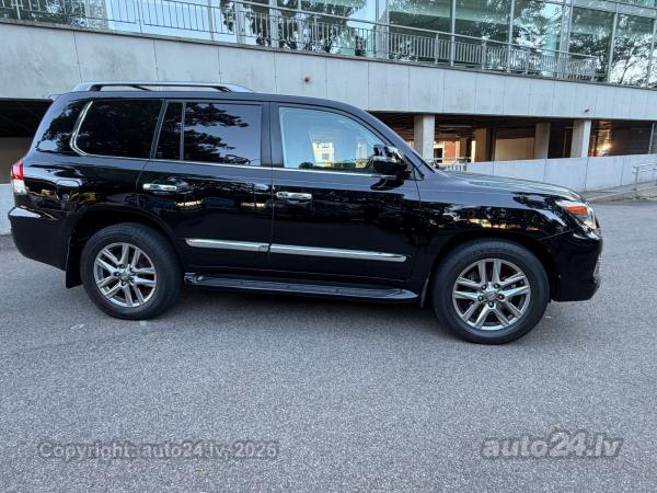 Black Lexus LX 2014 in Tallinn, with an engine capacity of 5.70 L and mileage of 172 thousand km for 41900 €, photo 4 on AUTOMOTO.COM.LV