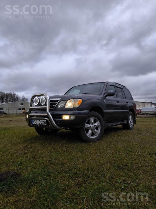Grey Lexus LX 2004 in Riga, with an engine capacity of 4.70 L and mileage of 287 thousand km for 9500 €, photo 2 on AUTOMOTO.COM.LV