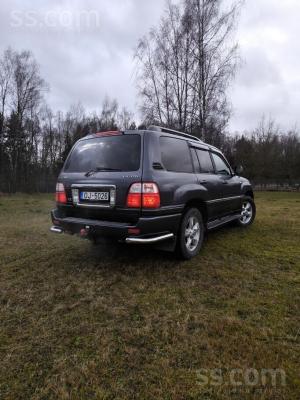 Grey Lexus LX 2004 in Riga, with an engine capacity of 4.70 L and mileage of 287 thousand km for 9500 €, photo 4 on AUTOMOTO.COM.LV