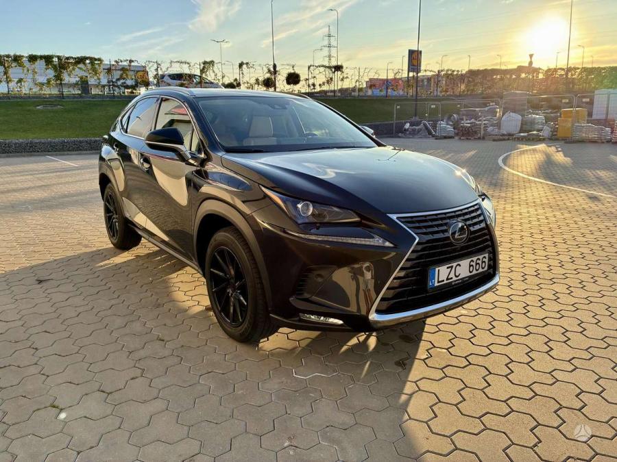Черный Лексус NX 300 2021 в Каунас, объемом двигателя 2.49 л и пробегом 40 тыс. км за 37999 €, фото 3 на AUTOMOTO.COM.LV