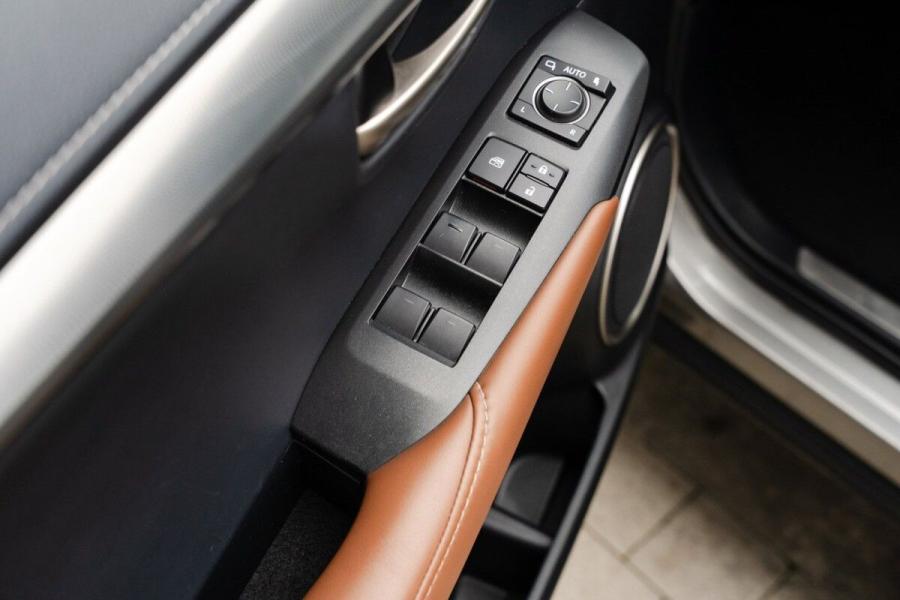 Beige Lexus NX 300h 2017 in Marupe, with an engine capacity of 2.50 L and mileage of 122 thousand km for 21350 €, photo 8 on AUTOMOTO.COM.LV