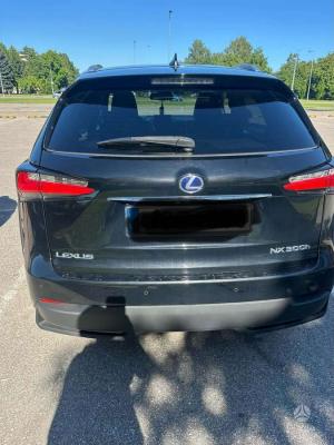 Black Lexus NX 300h 2014 in Jonava, with an engine capacity of 2.49 L and mileage of 208 thousand km for 20000 €, photo 5 on AUTOMOTO.COM.LV