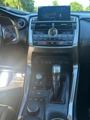 Black Lexus NX 300h 2014 in Jonava, with an engine capacity of 2.49 L and mileage of 208 thousand km for 20000 €, photo 8 on AUTOMOTO.COM.LV