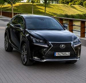 Black Lexus NX 300h 2014 in Kaunas, with an engine capacity of 2.49 L and mileage of 215 thousand km for 19900 €, photo 4 on AUTOMOTO.COM.LV