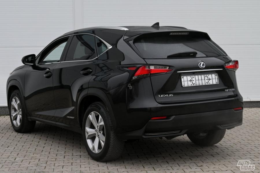 Black Lexus NX 300h 2015 in Kretinga, with an engine capacity of 2.50 L and mileage of 196 thousand km for 19499 €, photo 11 on AUTOMOTO.COM.LV