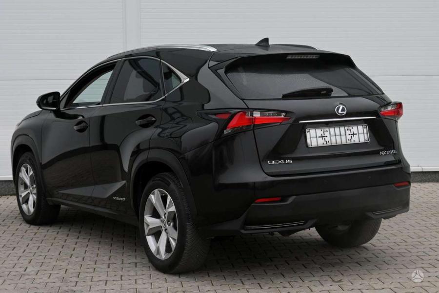 Black Lexus NX 300h 2015 in Kretinga, with an engine capacity of 2.49 L and mileage of 196 thousand km for 19499 €, photo 11 on AUTOMOTO.COM.LV