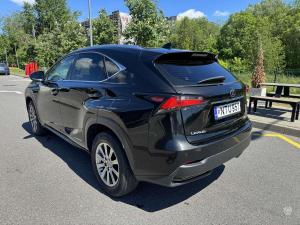 Melns Lexus NX 300h 2015 Viļņa, ar dzinēja tilpumu 2.49 L un nobraukumu 220 tūkst. km par 17700 €, foto 4 vietnē AUTOMOTO.COM.LV