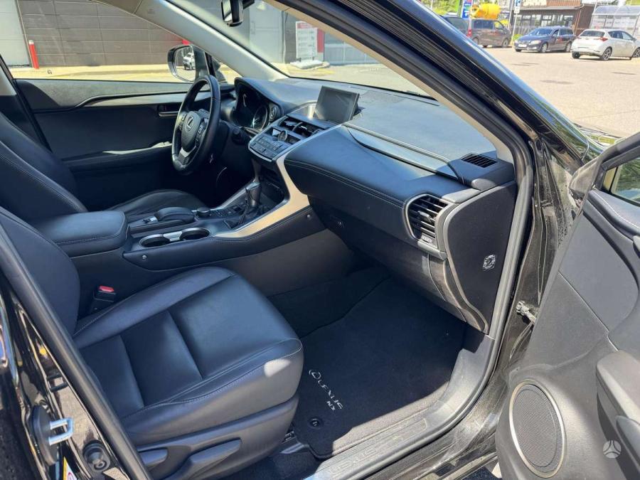 Melns Lexus NX 300h 2015 Viļņa, ar dzinēja tilpumu 2.49 L un nobraukumu 220 tūkst. km par 17700 €, foto 6 vietnē AUTOMOTO.COM.LV